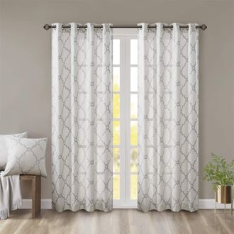 Madison Park Saratoga Fenstervorhang, Lichtfilterung, Laubsägemuster, 1 Paneel mit Ösen, für Wohnzimmer, Schlafzimmer und Wohnheim, 127 x 213 cm, Elfenbein/Grau