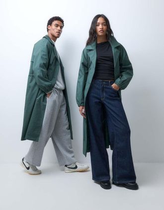 Reclaimed Vintage trench-coat oversize unisexe avec d&eacute;tail cintr&eacute; en vert