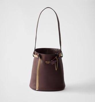 Prada Buckle Bucket Bag aus Leder mit schmucksteinbesetztem G&uuml;rtel