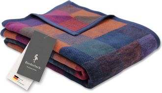 BIEDERLACK samt-weiche Wohndecke Dark Plum I Made in Germany I Öko-Tex Made in Green I Kuscheldecke aus Baumwolle & Polyacryl I bunt Karierte Sofa-Decke in Viole