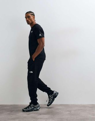 The North Face pantalon en polaire Mountain Athletics 2.0 noir