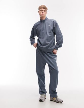 The North Face Essential - Oversize-Hose in Hellgrau mit Logo