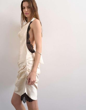 Topshop Minikleid aus Satin in der Farbe Auster mit Neckholder, Wasserfallausschnitt und kontrastierendem Spitzenbesatz in Schwarz-Wei&szlig;