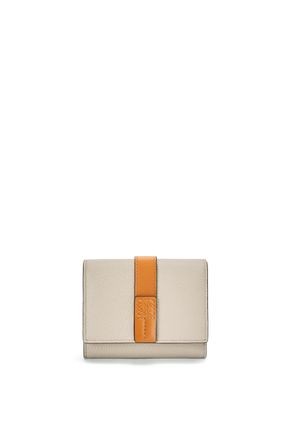 Loewe Luxury Trifold wallet in soft grained calfskin for female Material: Soft Grained Calf/Calf