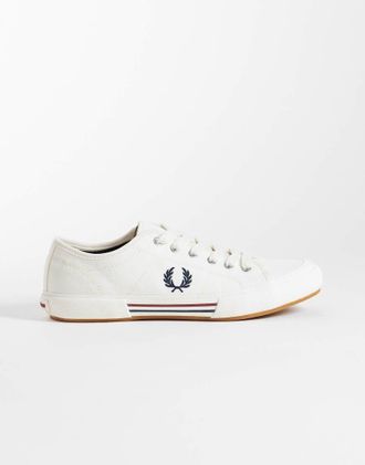 Fred Perry B708 Tennis - Canvas-Sneaker in Wei&szlig; mit Vintage-Logo