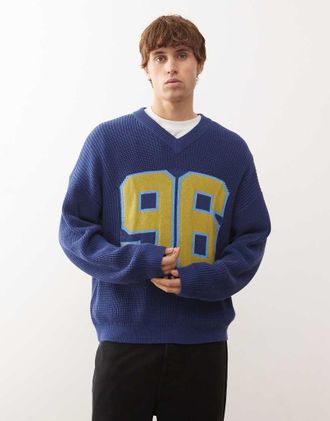 Reclaimed Vintage Pull ample en maille &agrave; c&ocirc;tes anglaises &agrave; col V - Marine-Bleu marine