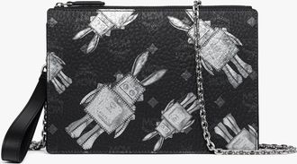 MCM Aufrecht stehende Pouch in Rabot Visetos mit Handgelenksband und Kettenriemen