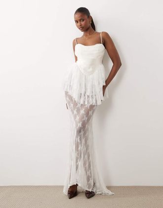 Asos Premium - Braut-Maxikleid in Creme aus Satin und Spitze mit Korsettdetail-Wei&szlig;