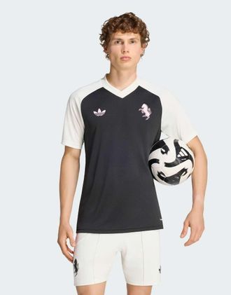 adidas Juventus 26/27 maillot d&eacute;chauffement ext&eacute;rieur en noir / blanc cass&eacute;
