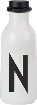 DESIGN LETTERS Pers&ouml;nliche Trinkflasche Wei&szlig; (N) | BPA-Frei | 500 ml | Tritan Wasserflasche im Nordisches Design | Auslaufsicher | Sp&uuml;lmaschinengeeignet | erh&auml;ltlich