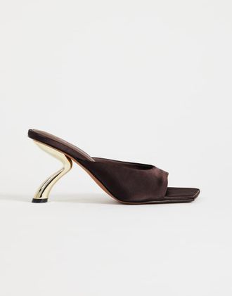 Topshop Nicole - Mules &agrave; talon angulaire mi-haut en satin - Chocolat-Marron