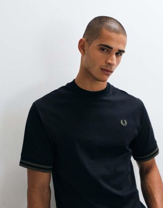 Fred Perry t-shirt &agrave; liser&eacute;s contrastants noir