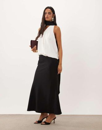 Asos One-Shoulder-Maxikleid mit Bindehals in monochromem Colour-Block-Multi