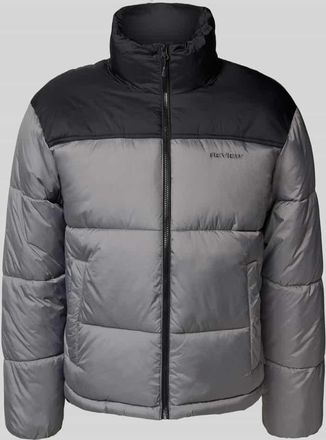 Review Steppjacke mit Label-Print