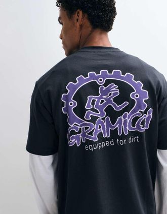 Gramicci T-Shirt mit kurzen &Auml;rmeln und R&uuml;ckenprint in Schwarz