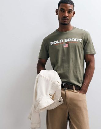 Polo Ralph Lauren Sport t-shirt en kaki d&eacute;lav&eacute;-Vert