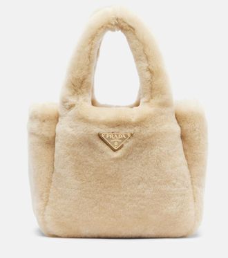 Prada Sac Mini en shearling &agrave; anse sup&eacute;rieure