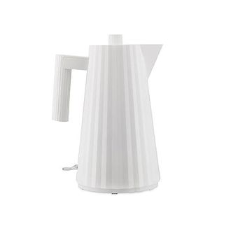 Alessi Plissé MDL06 W/UK - Bouilloire Électrique Design, en Résine Thermoplastique, Fiche Anglaise 2400W, 170 cl, Blanc