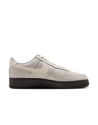 Nike Air Force 1 07 baskets en gris