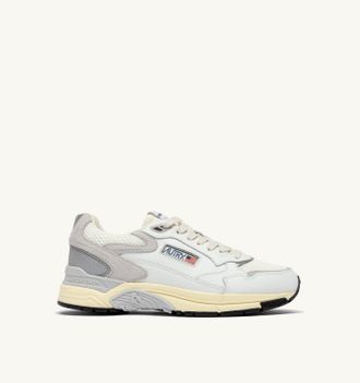 Autry BASKETS HYPERWAY EN MESH ET CUIR BLANC ET GRIS