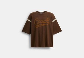 Coach Sportliches Script-Crewneck-T-Shirt aus Bio-Baumwolle f&uuml;r M&auml;nner in Braun, Gr&ouml;&szlig;e Mittel