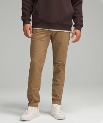 lululemon ABC Chinohose im Slim Fit Stretch- VersaTwill f&uuml;r M&auml;nner - 81 cm - Gr&ouml;&szlig;e 28 in Artifact