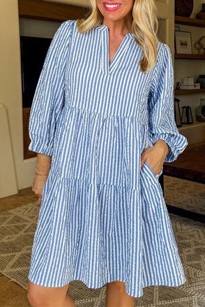 Azura Exchange Gestreiftes Stufen-Kleid mit langen Ärmeln