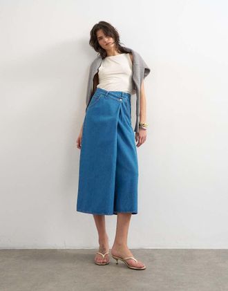 Topshop Midi-Wickelrock aus Denim in Mittelblau
