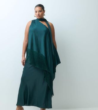 Asos Curve ASOS DESIGN Curve schulterfreies Maxikleid aus Satin mit Fransen und Schal in Dunkelgr&uuml;n-Blau