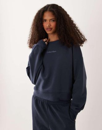 Calvin Klein Jeans ensemble sweatshirt en molleton gratt&eacute; bleu nuit