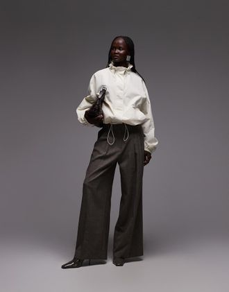 Asos Veste de surv&ecirc;tement en nylon &agrave; ourlet boule - Blanc cass&eacute;