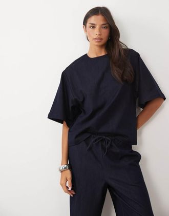 Pretty Lavish ensemble 2 pi&egrave;ces t-shirt oversize coupe carr&eacute;e effet denim en indigo-Bleu