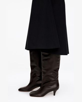 Arket Weicher Kniehoher Lederstiefel Mit Faltenwurf -Braun