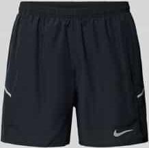 Nike Shorts mit seitlichen Eingrifftaschen und Logo-Print