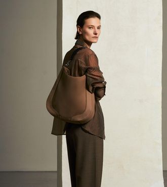 Le Tanneur Sac hobo moyen mod&egrave;le Ella en cuir lisse et nubuck