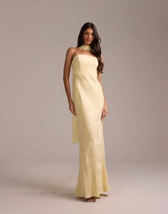 Asos Robe de demoiselle dhonneur en jacquard &agrave; bretelles fines et foulard - Jaune p&acirc;le