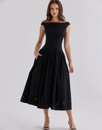 House of CB Lauren - Robe longue en broderie anglaise de coton sur mesure avec encolure bateau - Noir