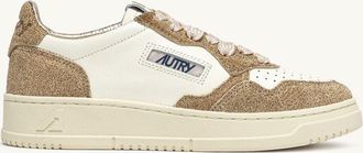 Autry BASKETS MEDALIST LOW EN CUIR MARSHMALLOW ET PAILLETTES SAND