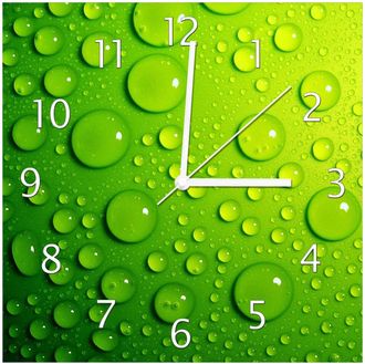 Wallario Design-Wanduhr Wassertropfen auf Gr&uuml;n aus Glas, Motiv-Uhr Gr&ouml;&szlig;e 30 x 30 cm, wei&szlig;e Zeiger