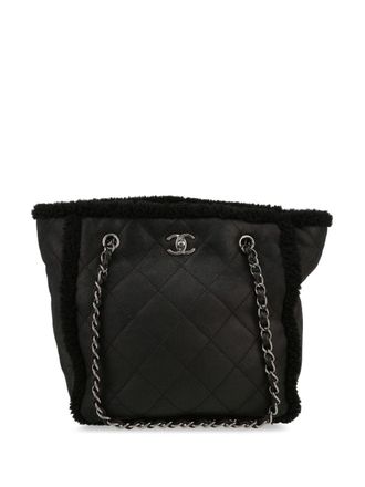 Chanel sac porté épaule Petit Shopping - Noir