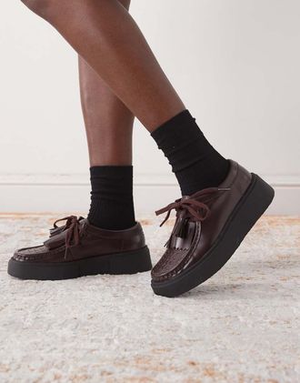 Clarks Torview - Chaussures en cuir avec pampilles et détail à chevrons - Violet foncé