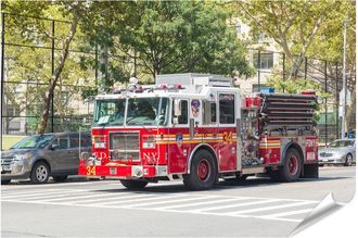 Islandburner XXL Bild Poster Feuerwehrauto auf einer Stadtstra&szlig;e im Sommer Premium Bilder Fotodruck