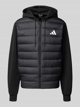 adidas Regular Fit Steppjacke mit Kapuzenkragen