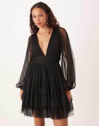 Lace & Beads Robe courte &eacute;tag&eacute;e en tulle &agrave; manches longues et d&eacute;collet&eacute; plongeant - Noir