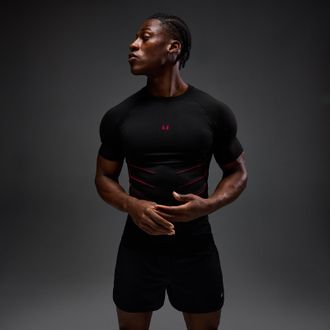 MyProtein T-shirt sans couture coupe ajust&eacute;e MP Hero homme - Noir d&eacute;lav&eacute;/Rouge h&eacute;ros - XS