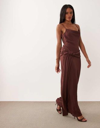 Asos Robe caraco longue avec d&eacute;tail drap&eacute; sur le c&ocirc;t&eacute; - Marron-Jaune