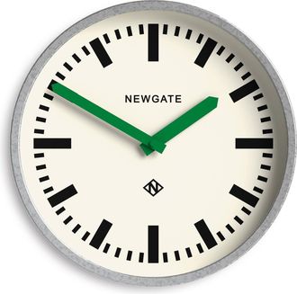 Newgate Watches Luggage wanduhr | Moderne Retro Metall bahnhofsuhr | 30cm | Tief verzinktes metallgehäuse mit grünen zeigern | Zeitgenössischer Vintage Stil für küche