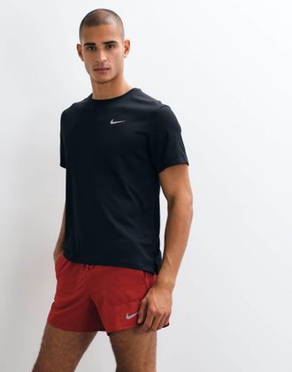 Nike Stride Dri-FIT short 5 pouces rouge