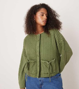 Asos Curve ASOS DESIGN Curve - Veste matelass&eacute;e avec poches nou&eacute;es - Kaki d&eacute;lav&eacute;-Vert