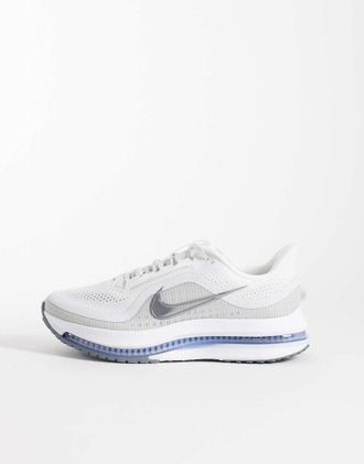 Nike Pegasus Premium Lauf-Sneaker in Wei&szlig; und Blau